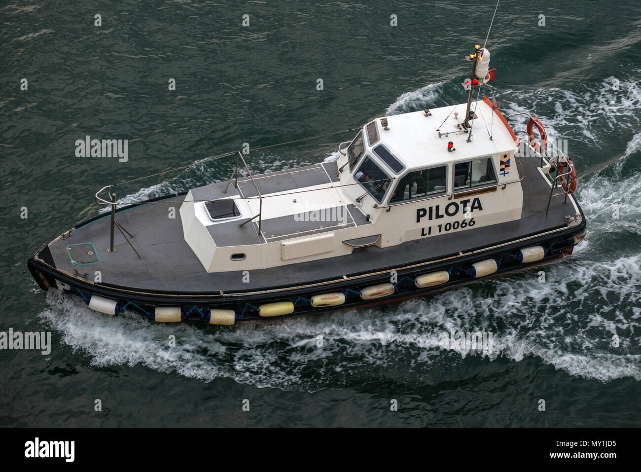 Nave pilota hi-res stock photography and images - Alamy