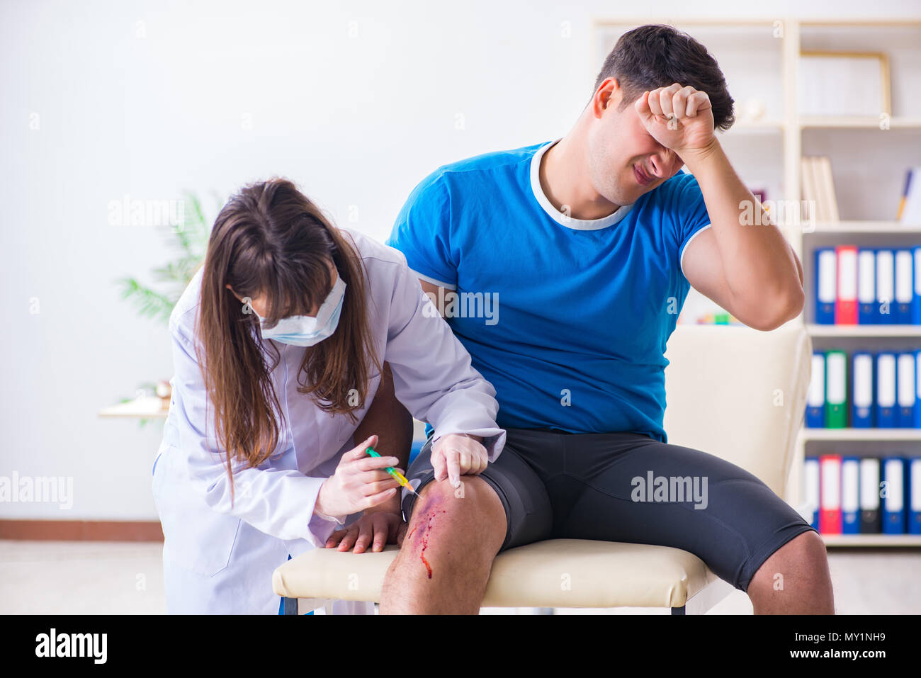 Patient visiting doctor after sustaining sports injury Stock Photo - Alamy