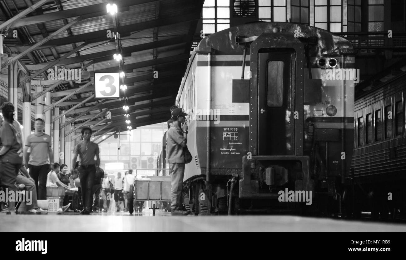 Railway platform train waiting Black and White Stock Photos & Images ...