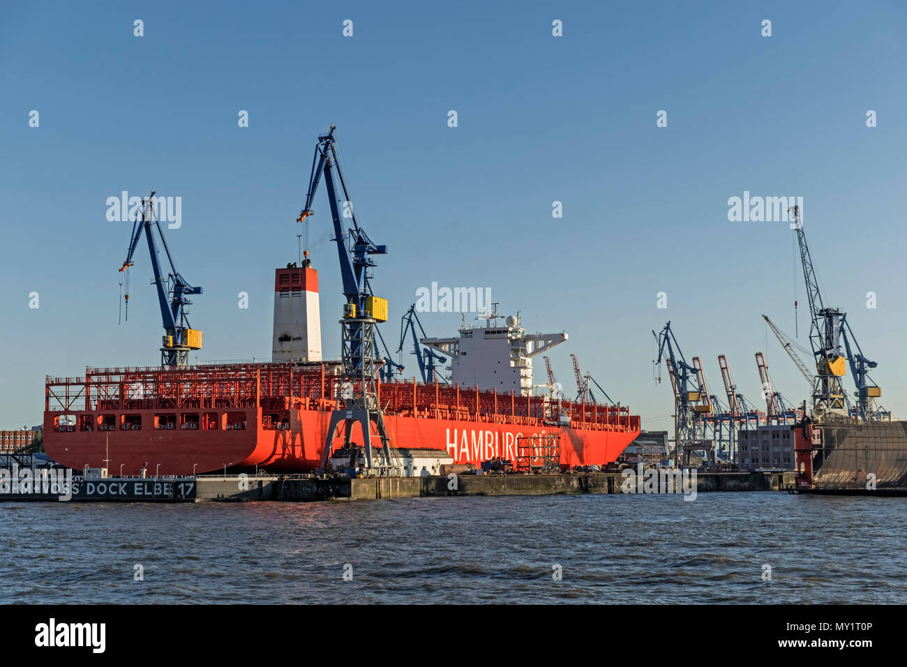 Crane dry dock hi-res stock photography and images - Alamy