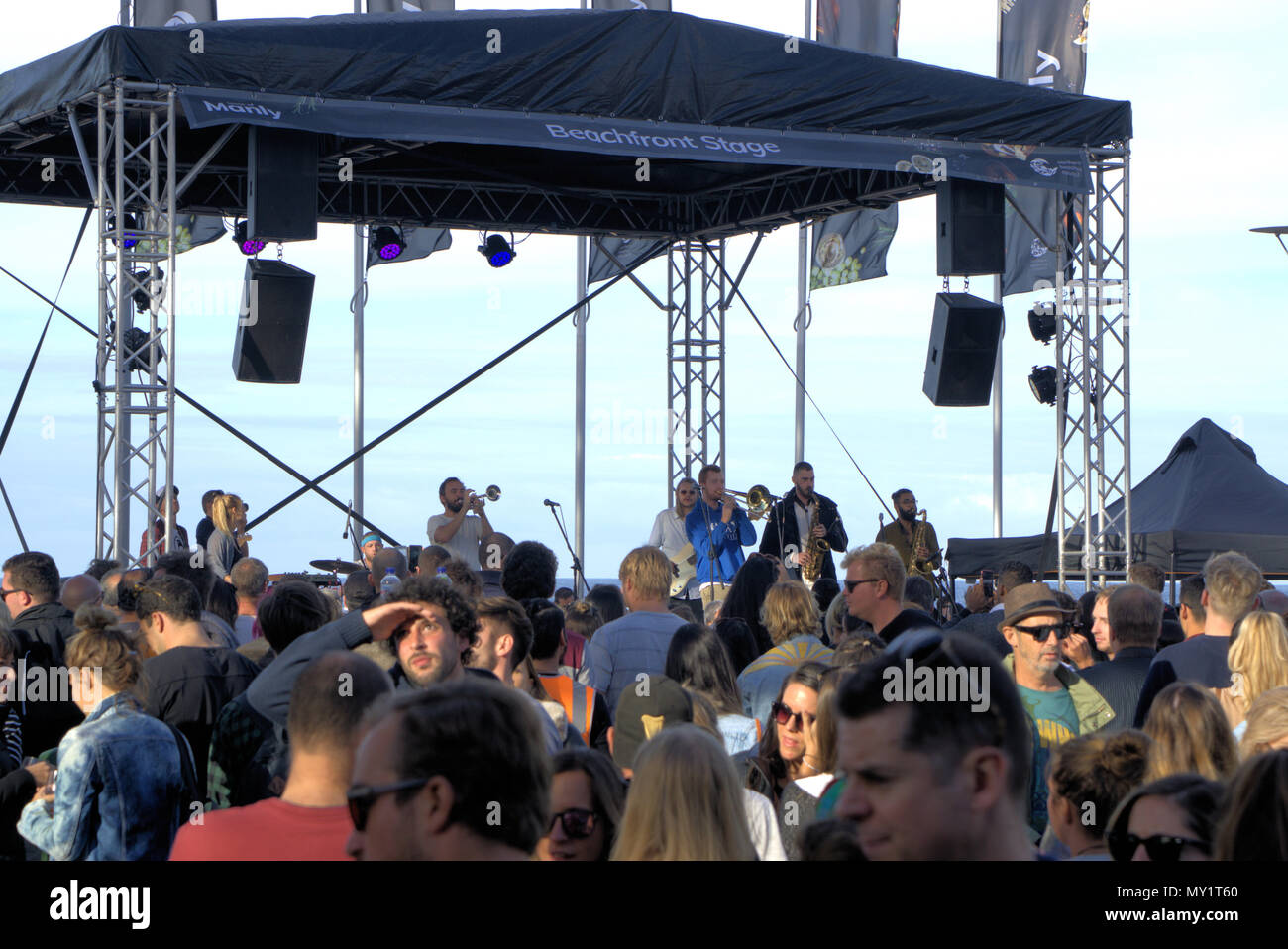 Performance artists lifestyle hi-res stock photography and images - Alamy