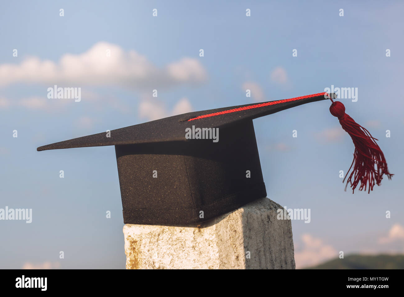 Graduate hat hi-res stock photography and images - Alamy