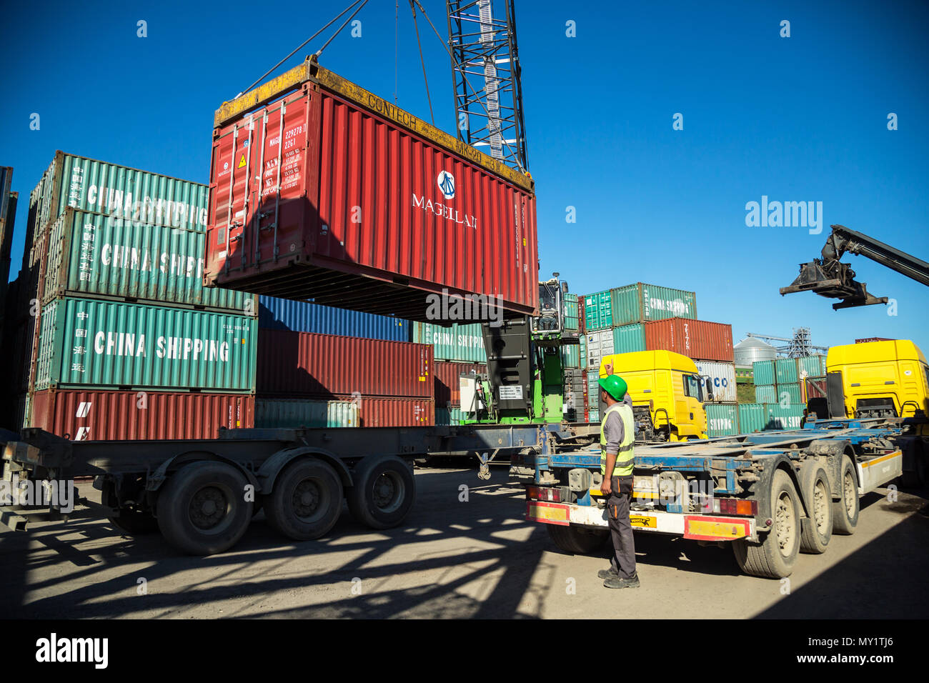 Container loading hi-res stock photography and images - Alamy