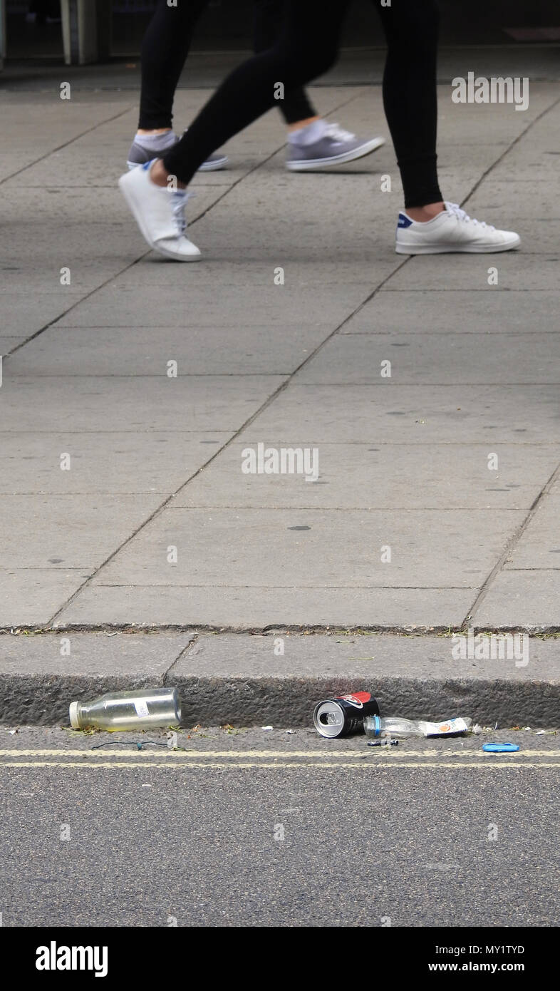 Plastic waste littering the oceans hi-res stock photography and images ...