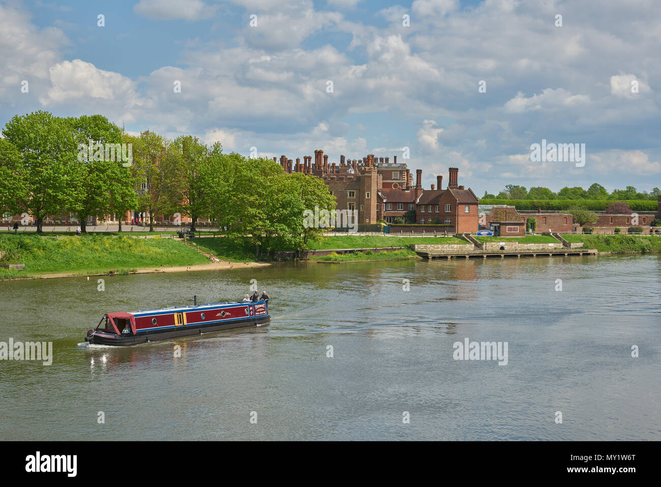 Hampton Court river thames Stock Photo - Alamy