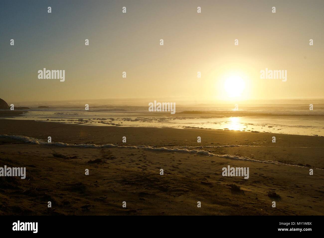 Bubbly water and sandy beach hi-res stock photography and images - Alamy
