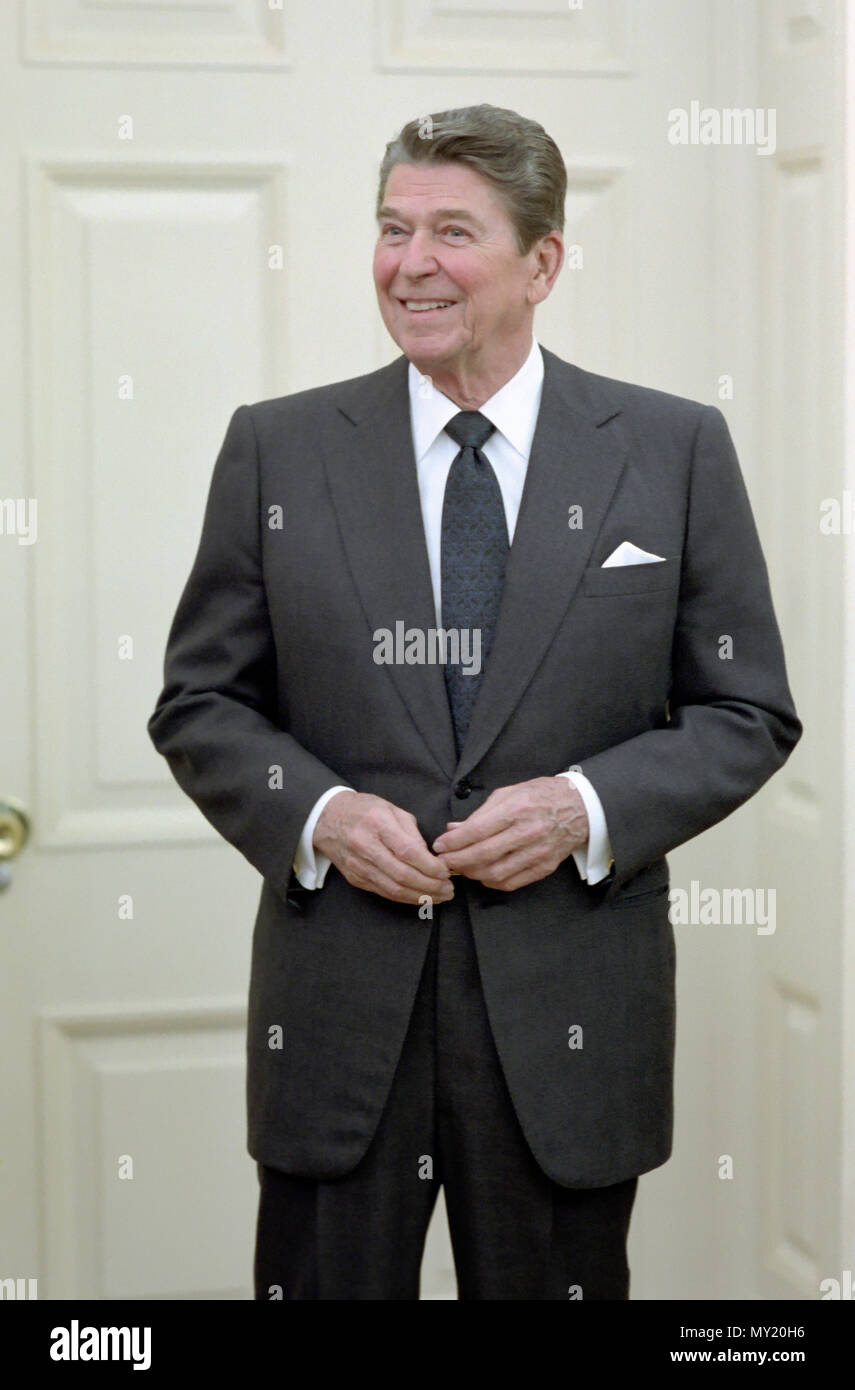 Ronald reagan oval office 1980s hi-res stock photography and images - Alamy