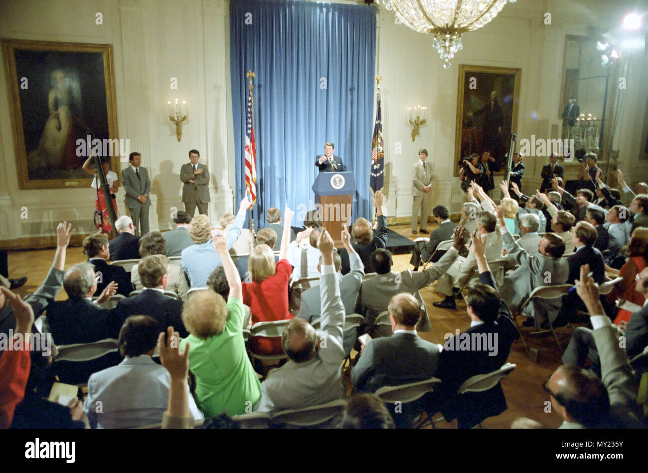 Ronald reagan speaking 1980s hi-res stock photography and images - Alamy