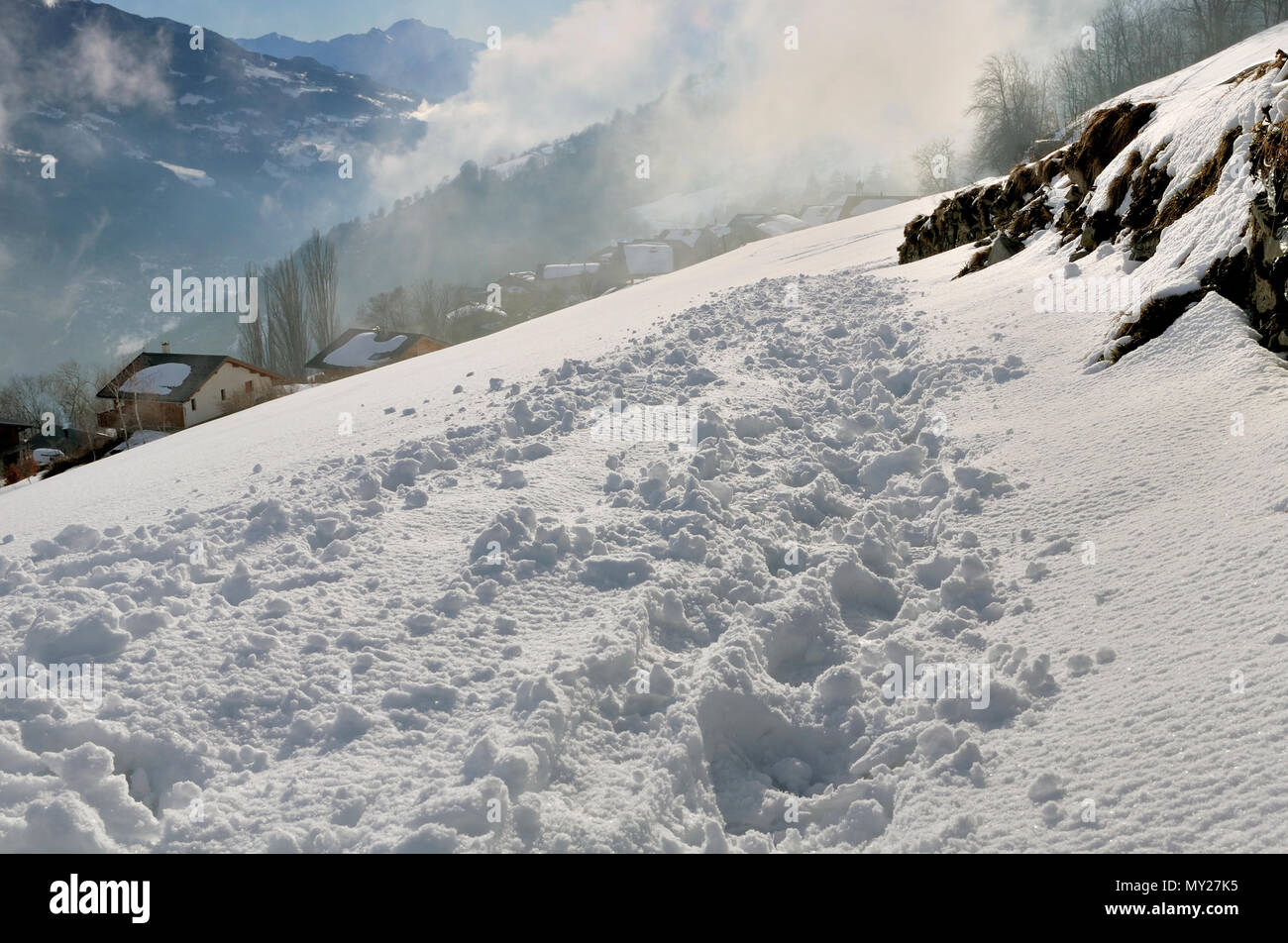 Snow is coming down hi-res stock photography and images - Alamy