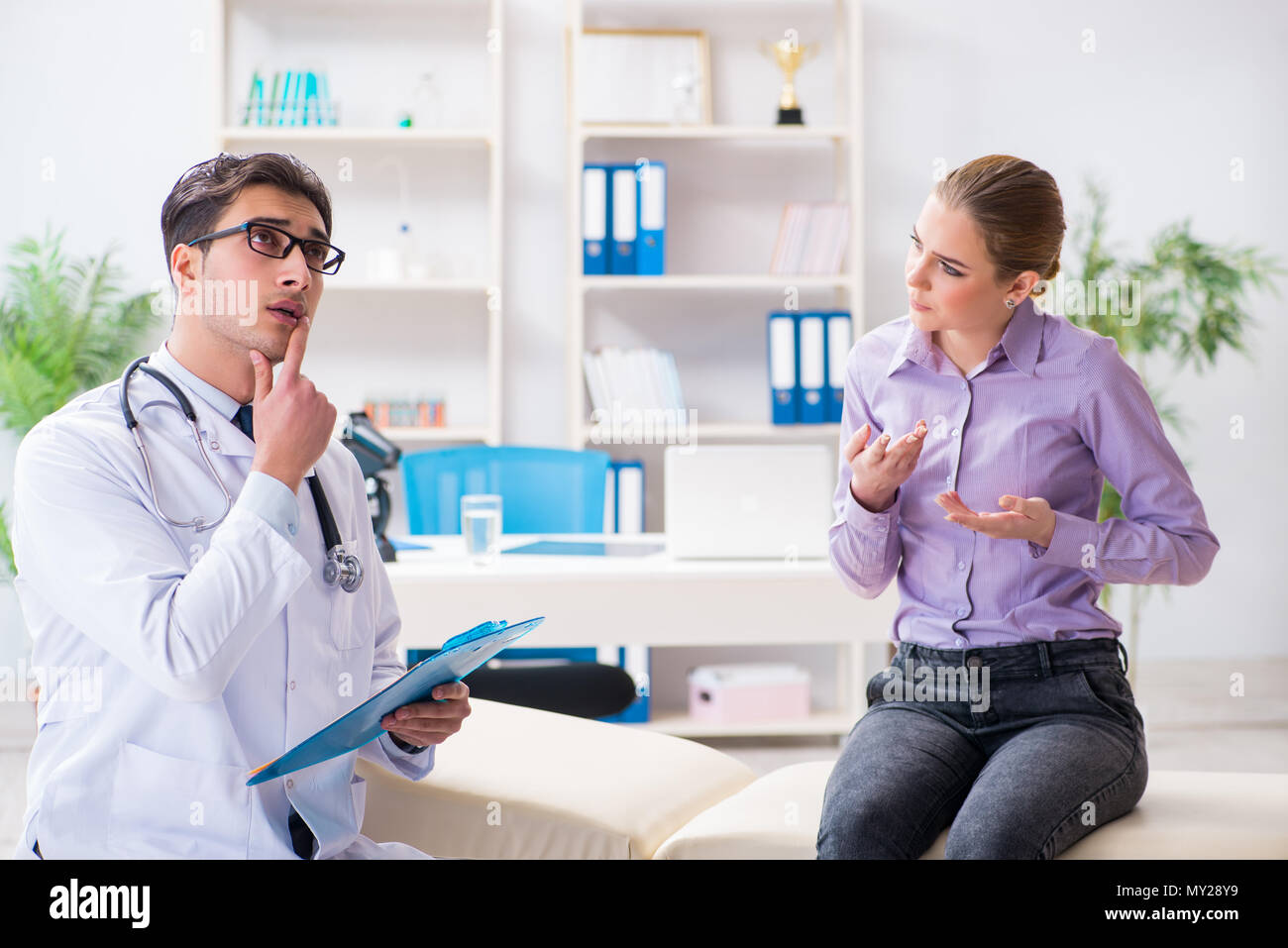 Patient visiting doctor for medical check-up in hospital Stock Photo ...