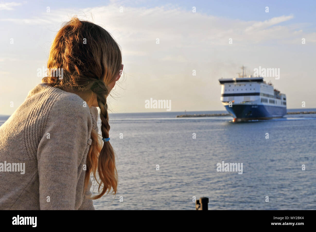 Silhouette looking ocean ship hi-res stock photography and images - Alamy