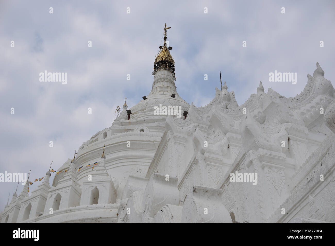 White cloud temple hi-res stock photography and images - Alamy