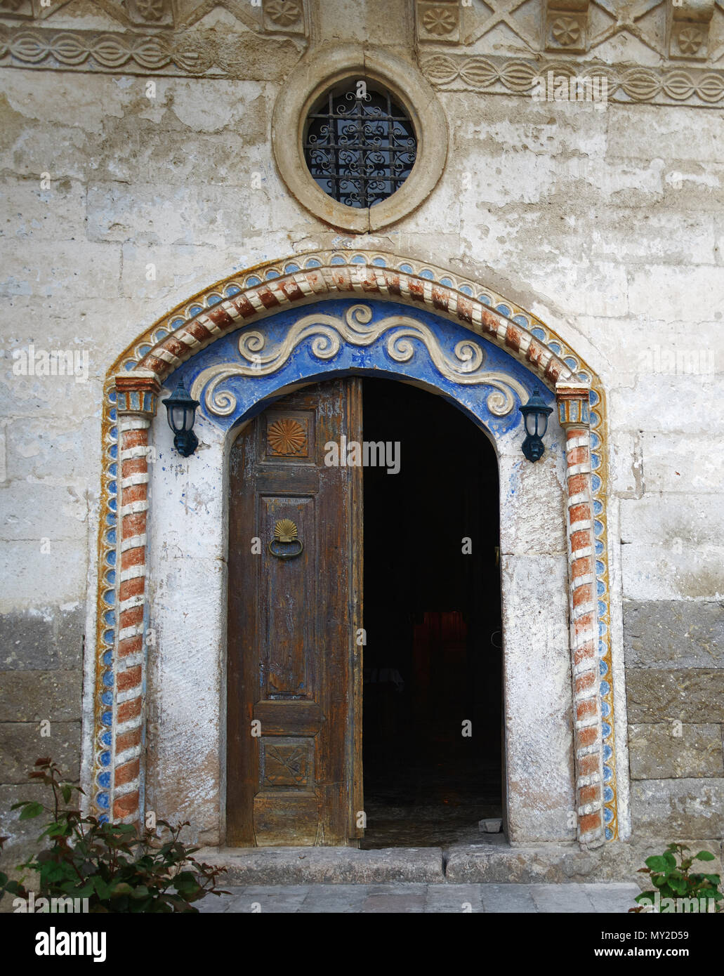 Arch and door of the old building in Istanbul, Turkey Stock Photo - Alamy