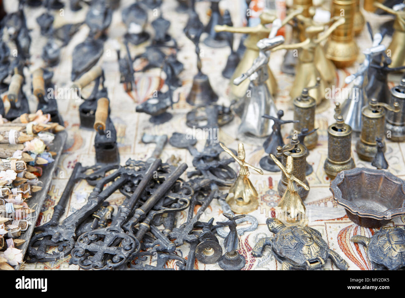 Flee market outdoor hi-res stock photography and images - Alamy