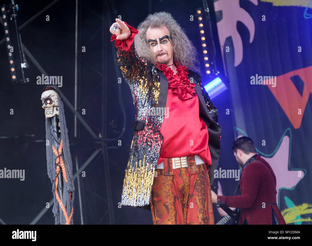 Dr and the medics hi-res stock photography and images - Alamy