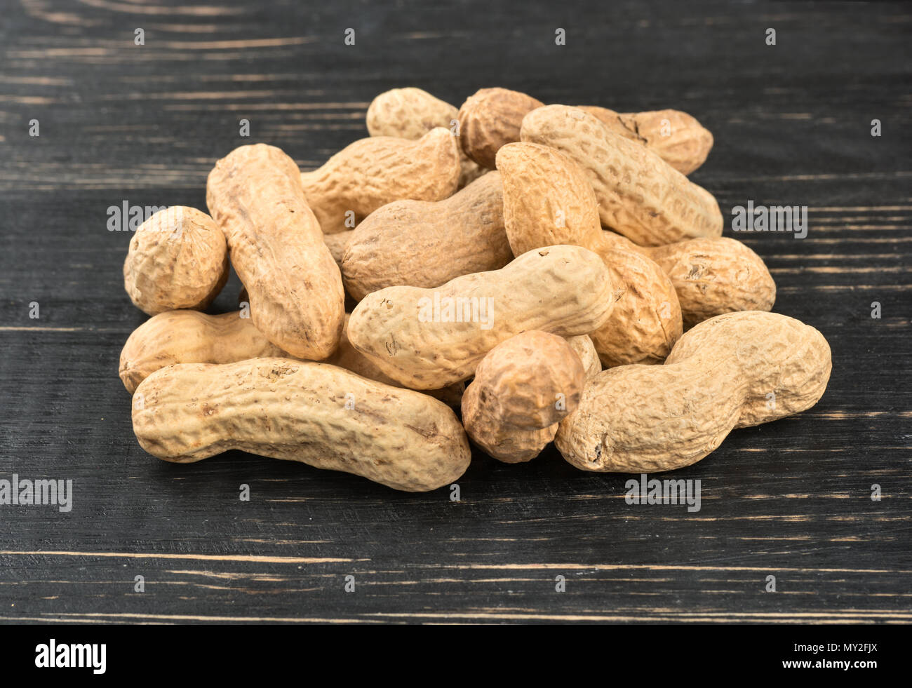 Bunch of peanuts hi-res stock photography and images - Alamy