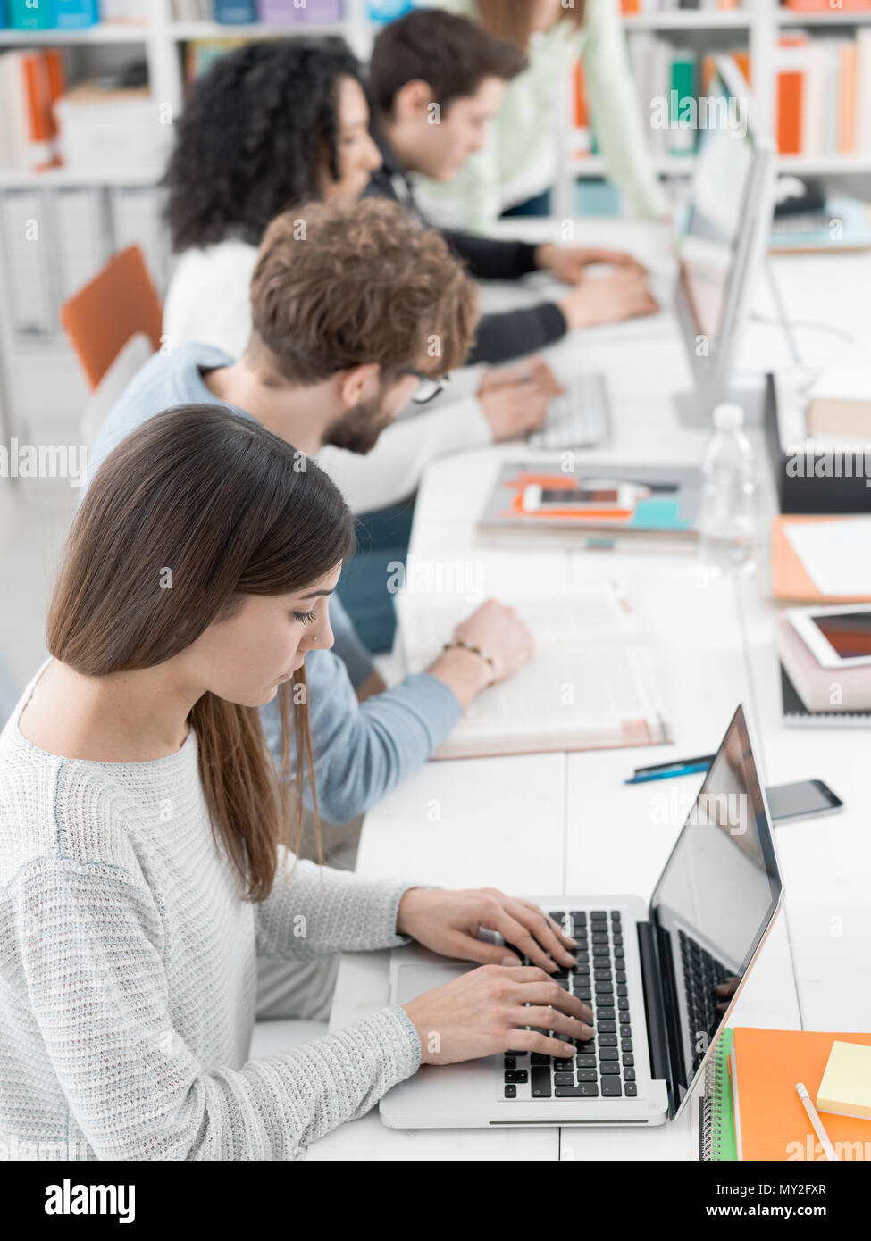 Young students using computers hi-res stock photography and images - Alamy