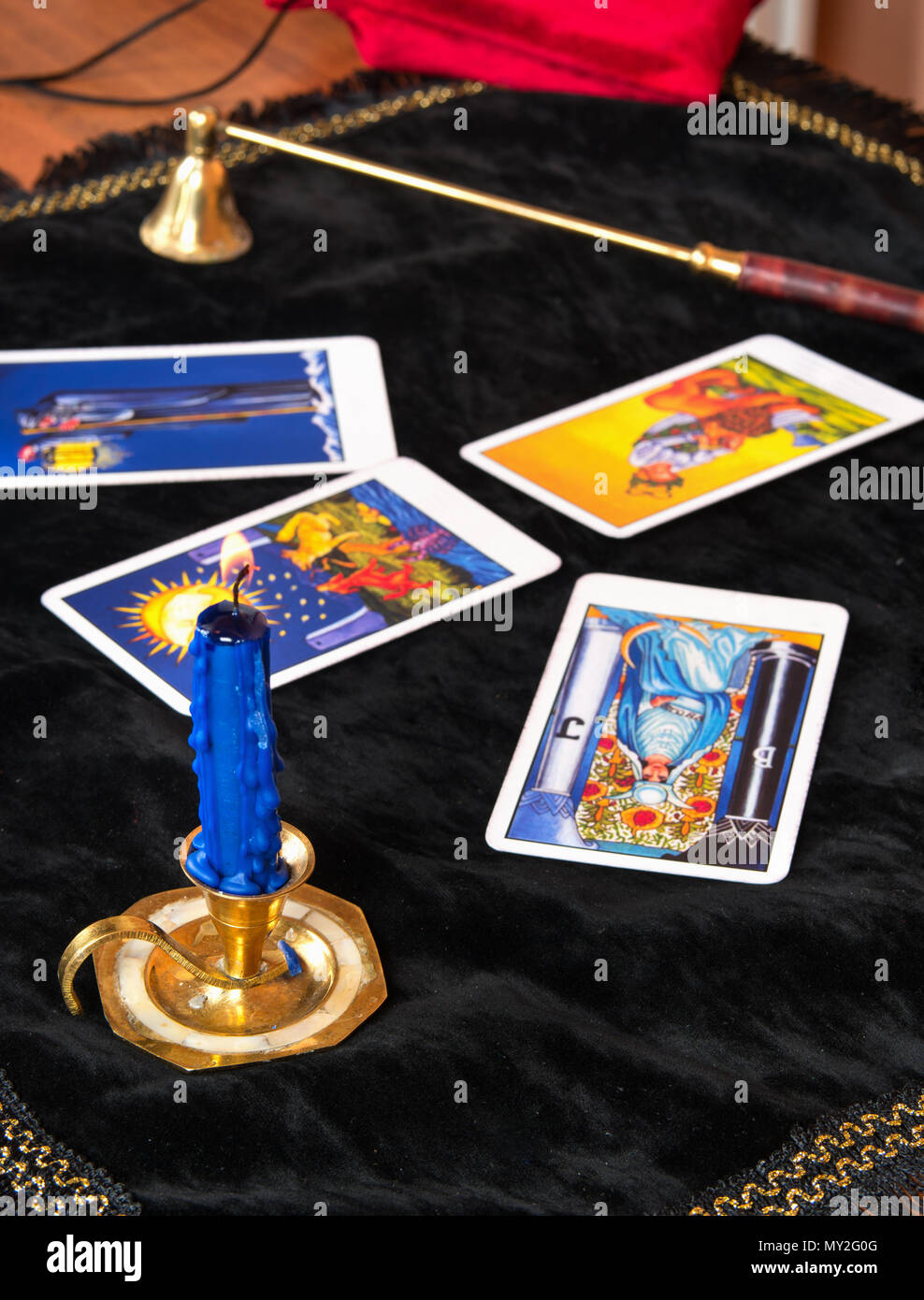 Laid out cards hi-res stock photography and images - Alamy