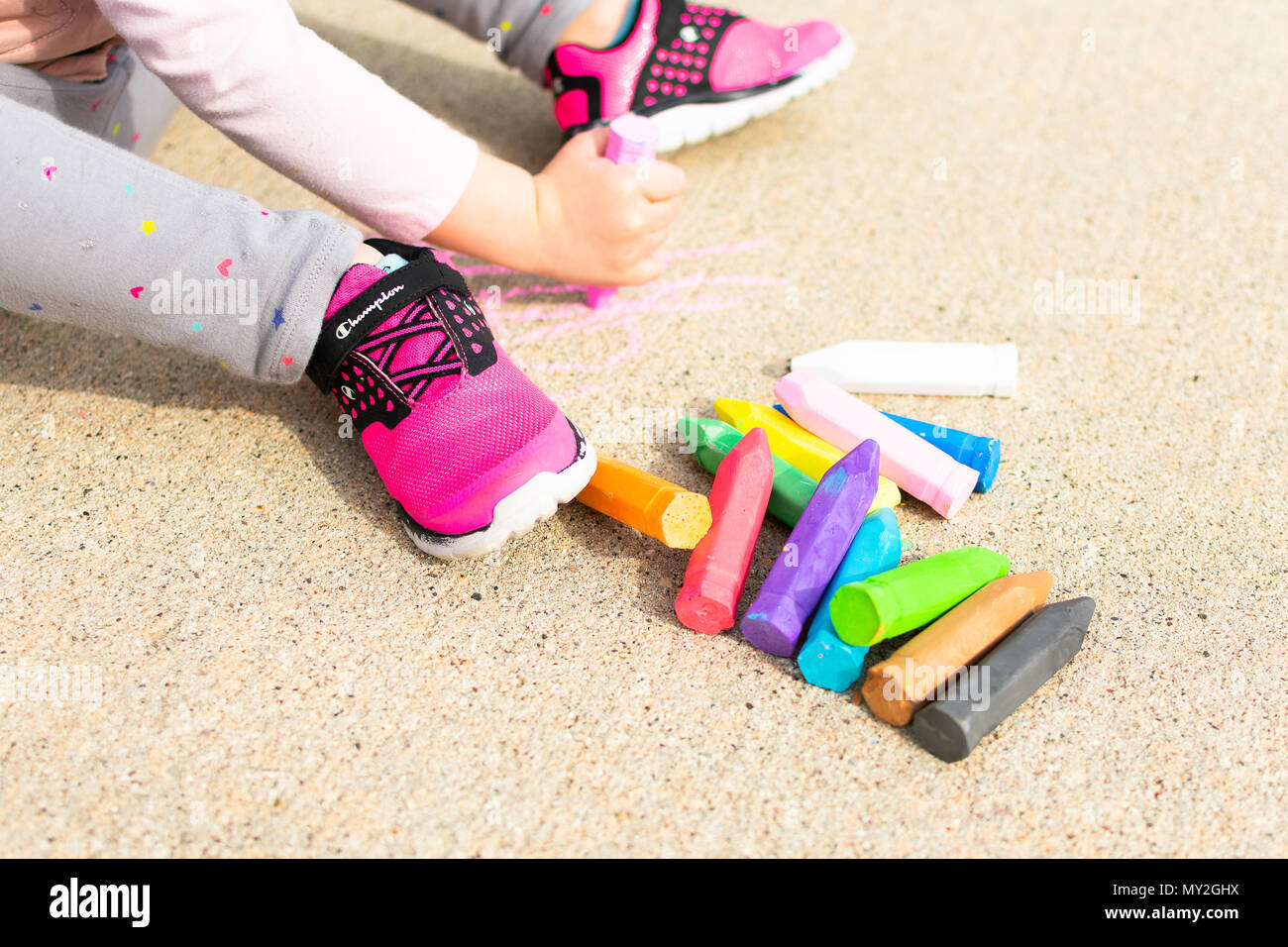 child drawing with chalk Stock Photo - Alamy