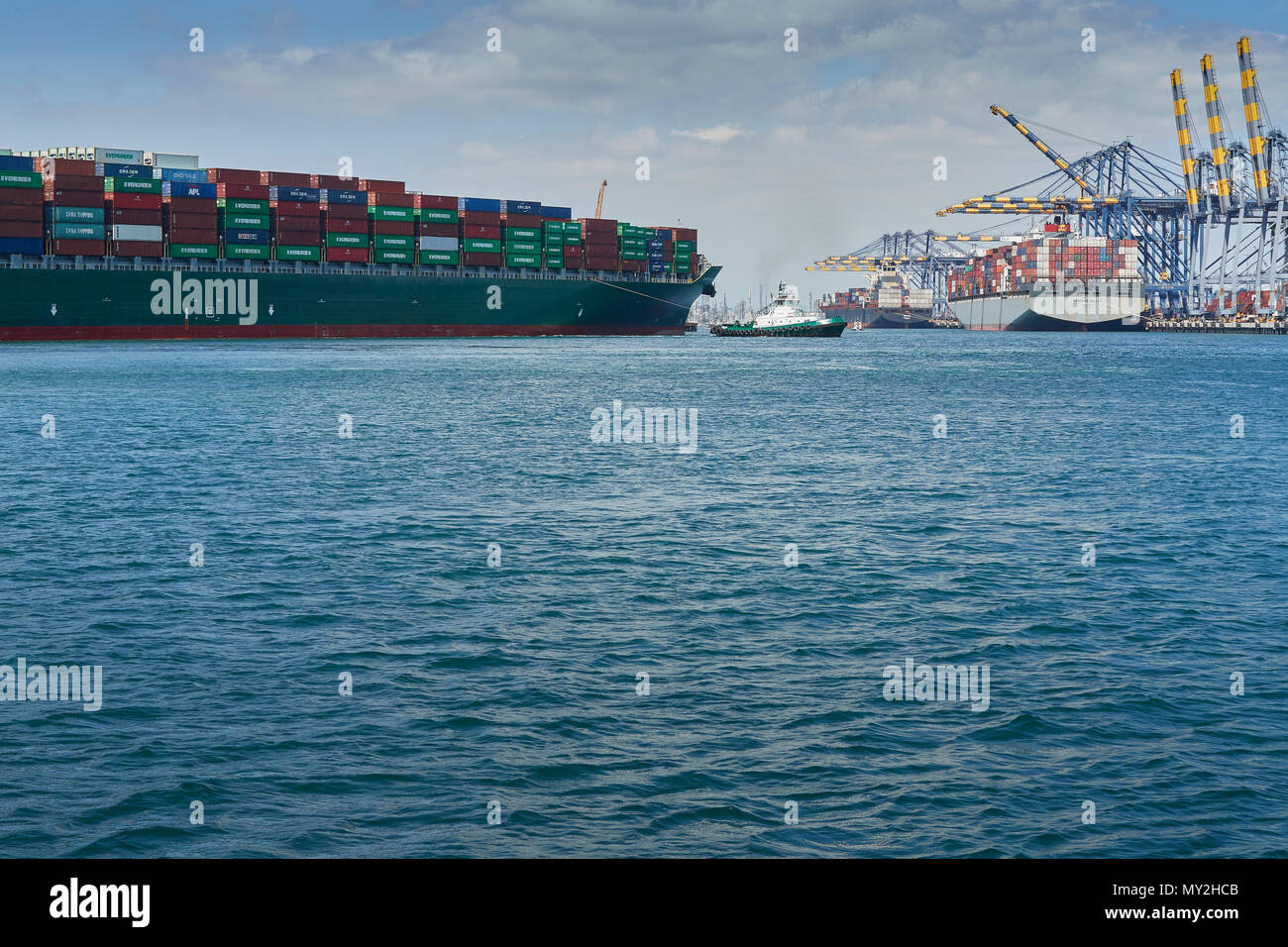 New port basin hi-res stock photography and images - Alamy
