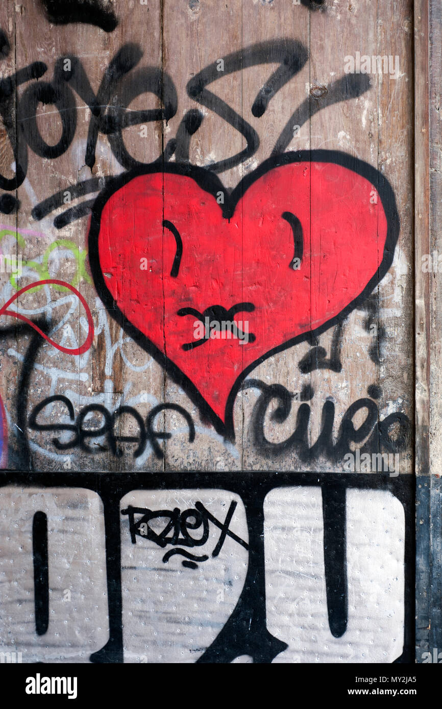 Graffiti de corazon hi-res stock photography and images - Alamy