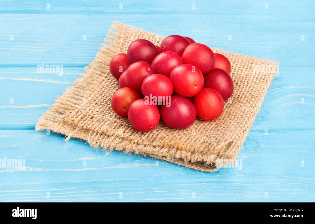 Red cherry plums hi-res stock photography and images - Alamy