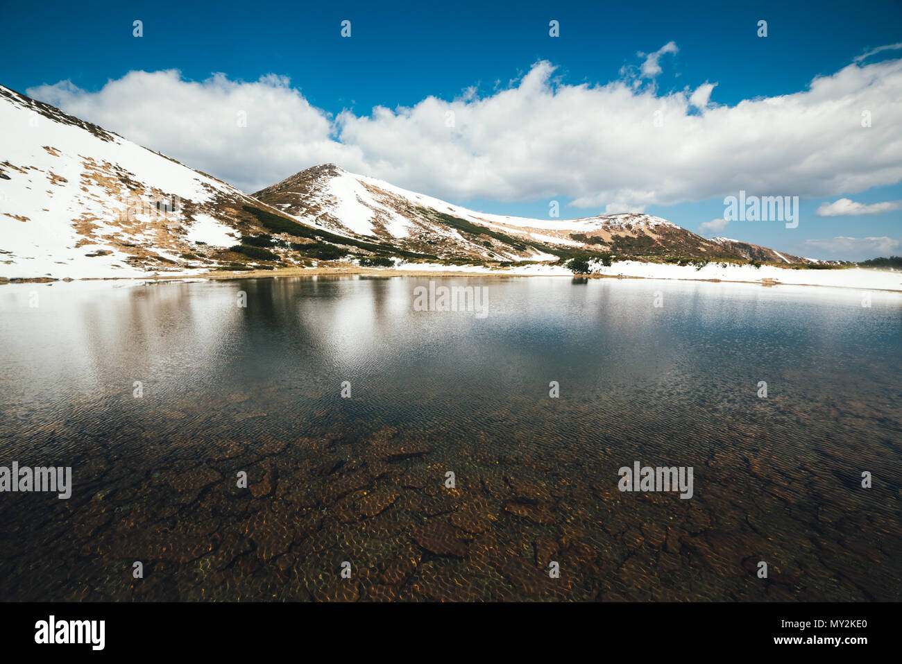 Nature with mountains hi-res stock photography and images - Alamy
