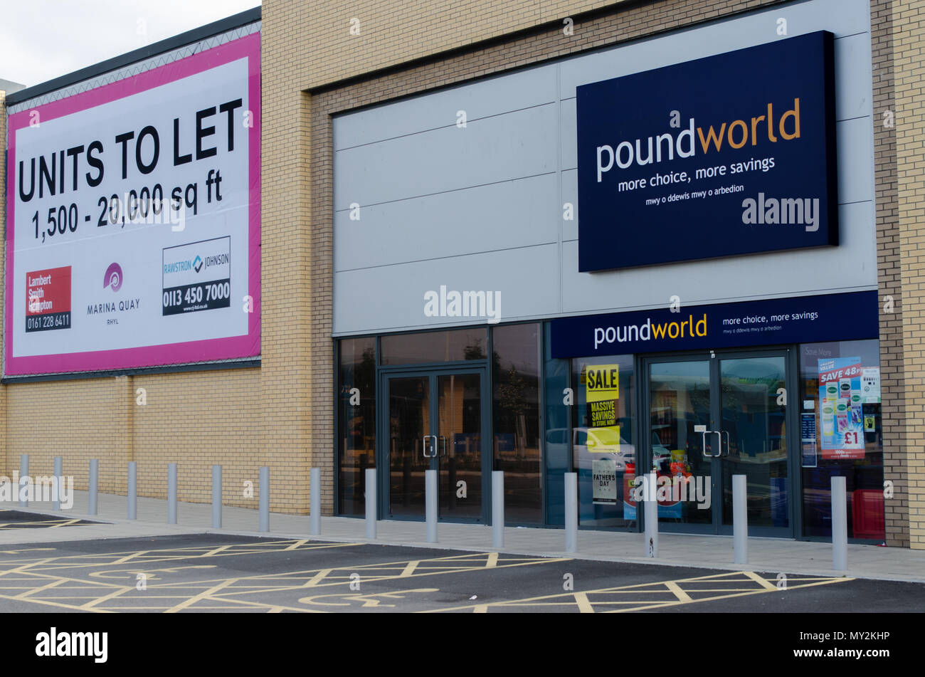 Poundworld retail hi-res stock photography and images - Alamy