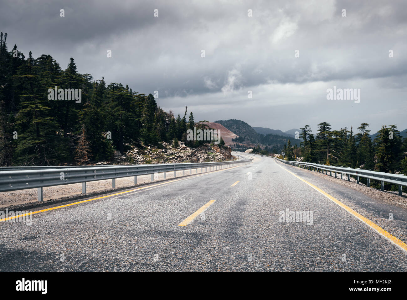 Landscape highway in green hi-res stock photography and images - Alamy