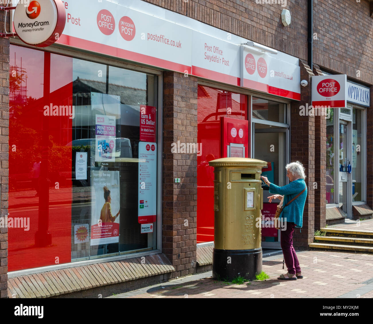 Woman posting letter mature hi-res stock photography and images - Alamy