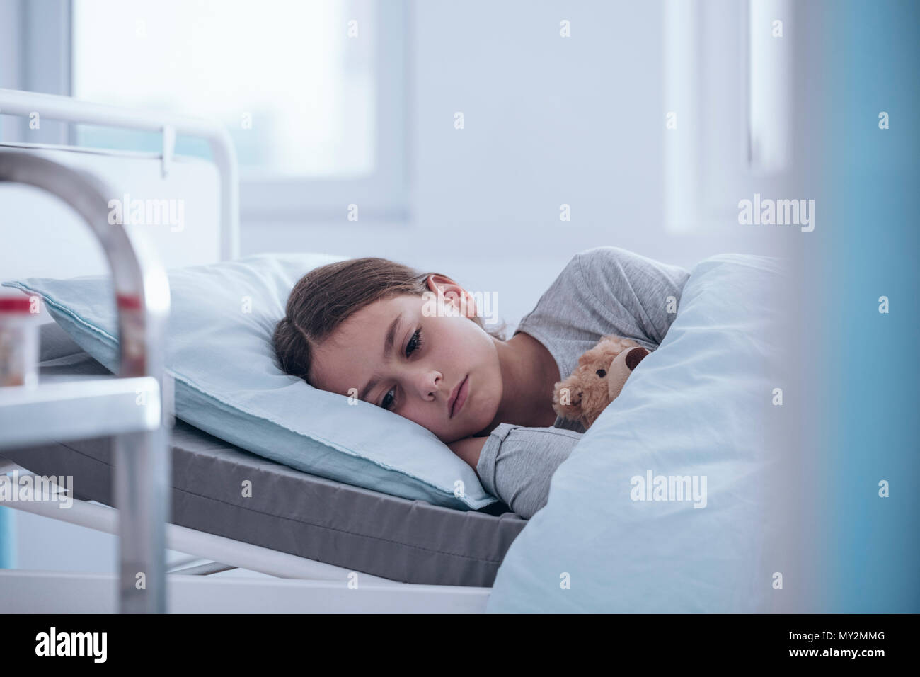 Girl hospital sad hi-res stock photography and images - Alamy