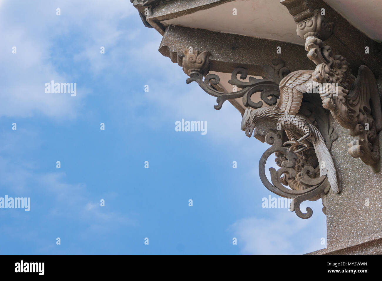Chinese phoenix statue hi-res stock photography and images - Alamy
