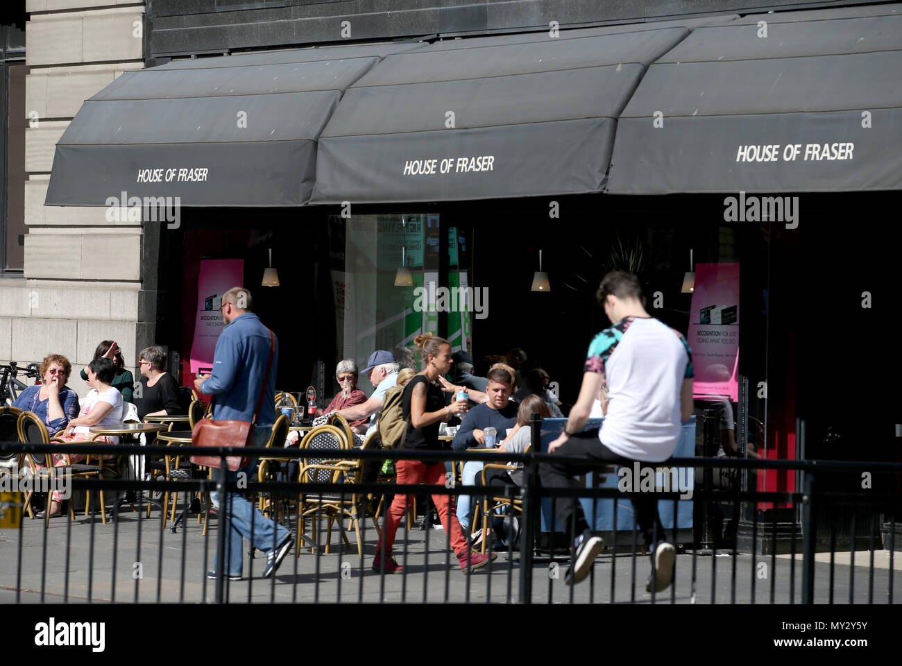 Edinburgh house street hi-res stock photography and images - Alamy