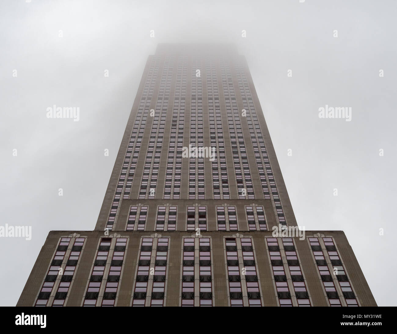 Empire state building above fog hi-res stock photography and images - Alamy