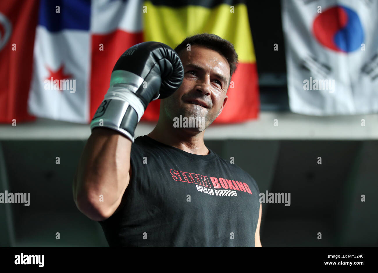 Workout national football museum hi-res stock photography and images ...