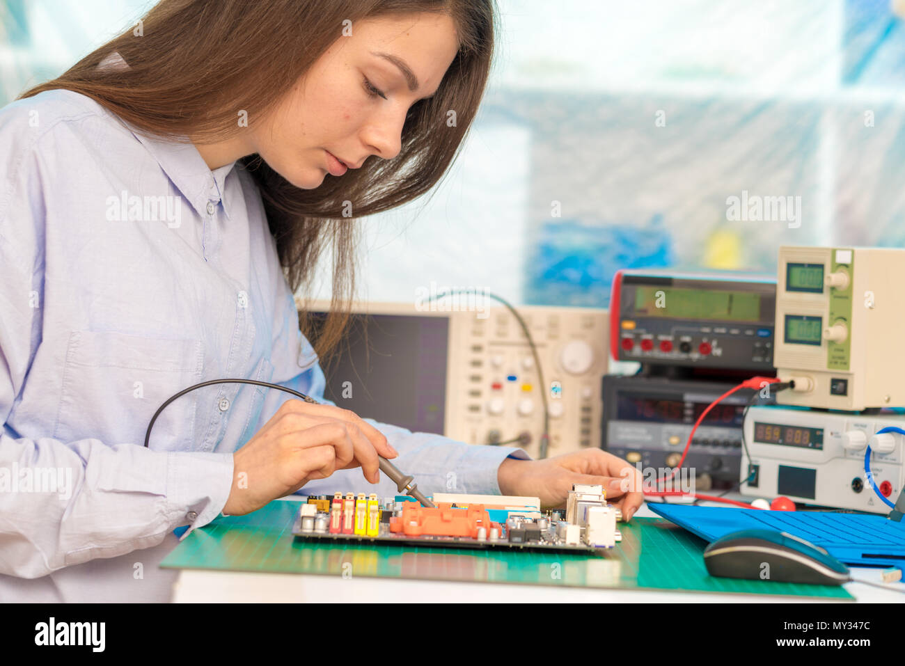Physics class hi-res stock photography and images - Alamy