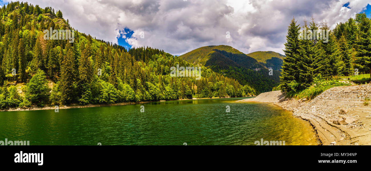Landscape with a beautiful lake in Parang mountains, Romania Stock ...