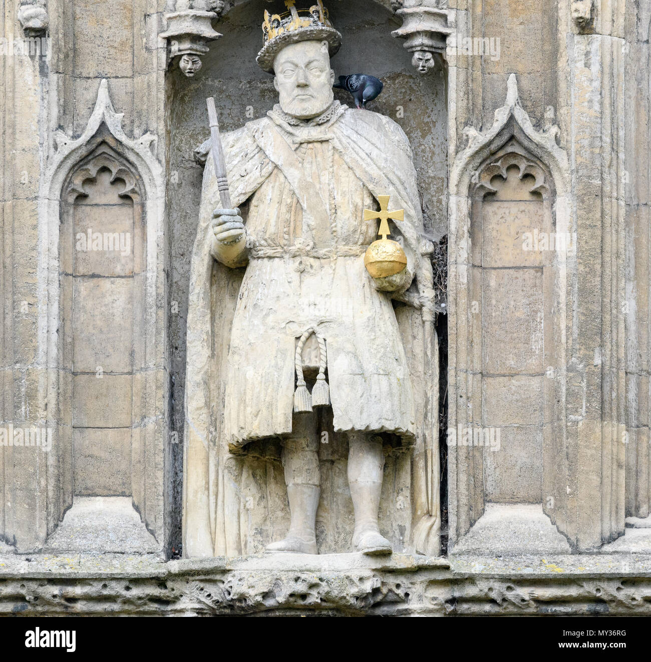 Henry viii statue hi-res stock photography and images - Alamy