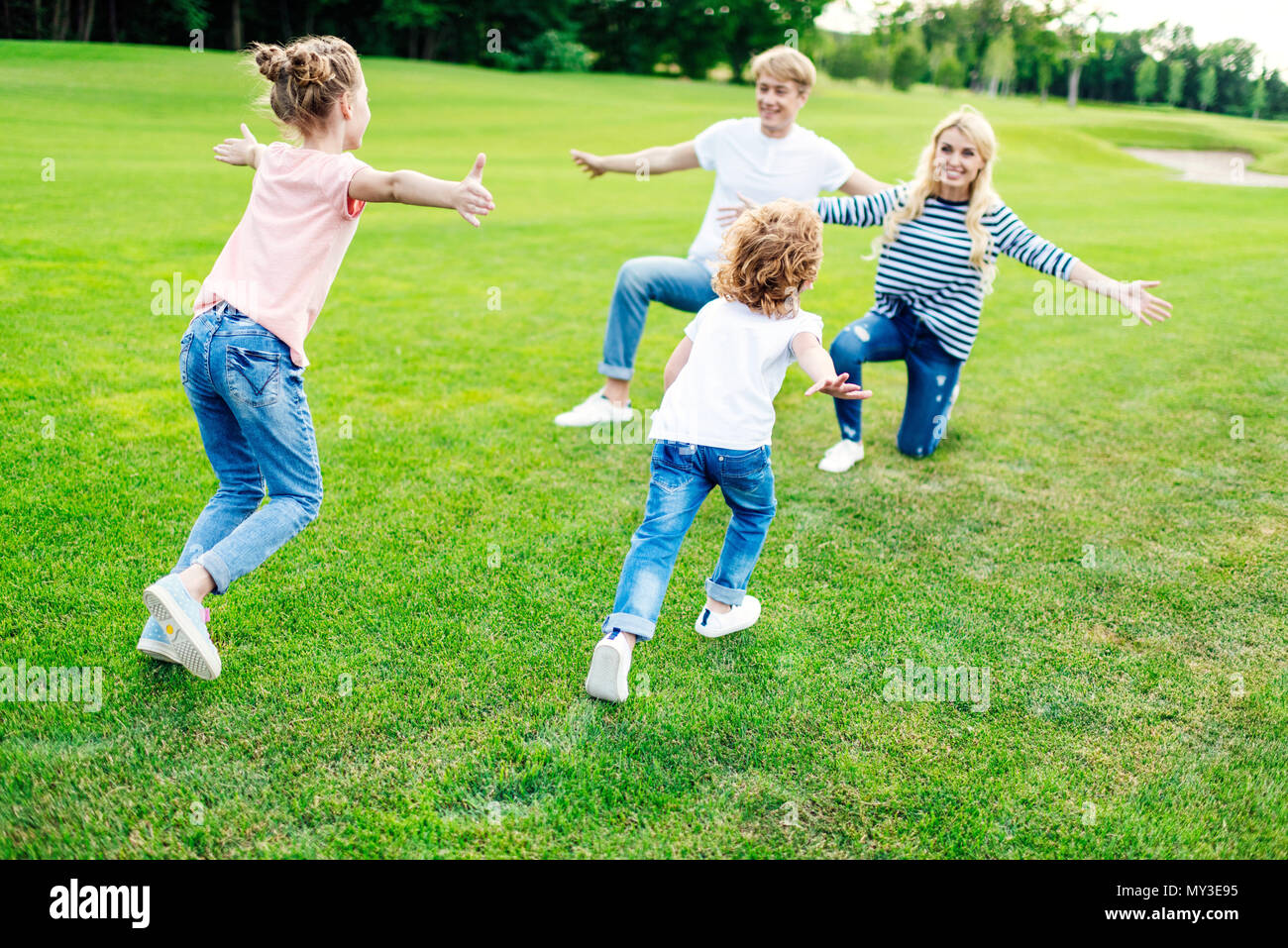 Girl open arms running to mother hi-res stock photography and images ...