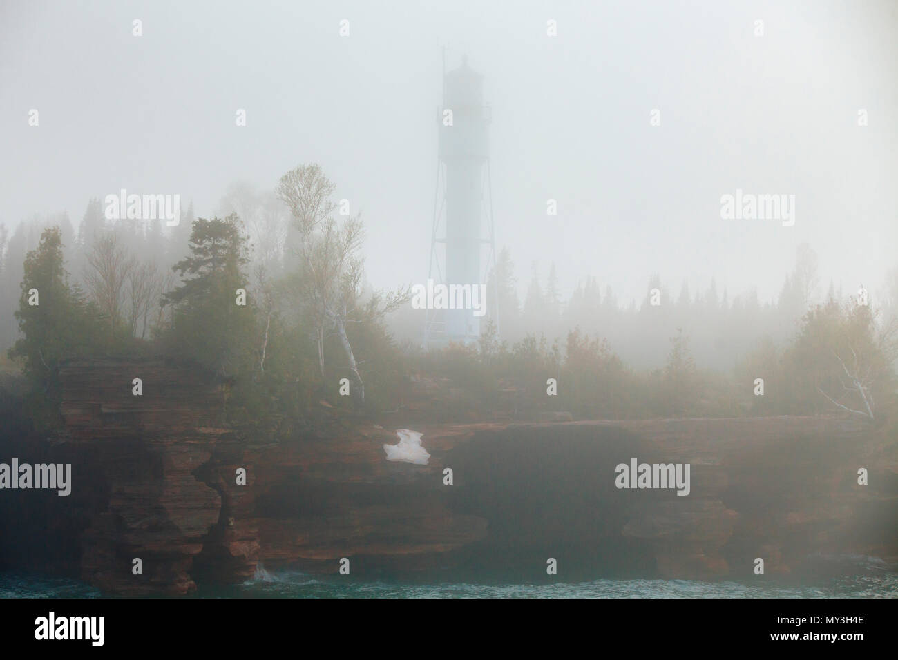 Devil's Island Lighthouse on Lake Superior and the Apostle Islands ...