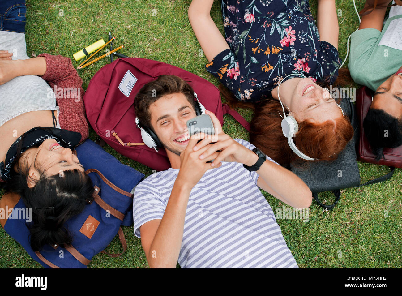 College life lawn hi-res stock photography and images - Alamy