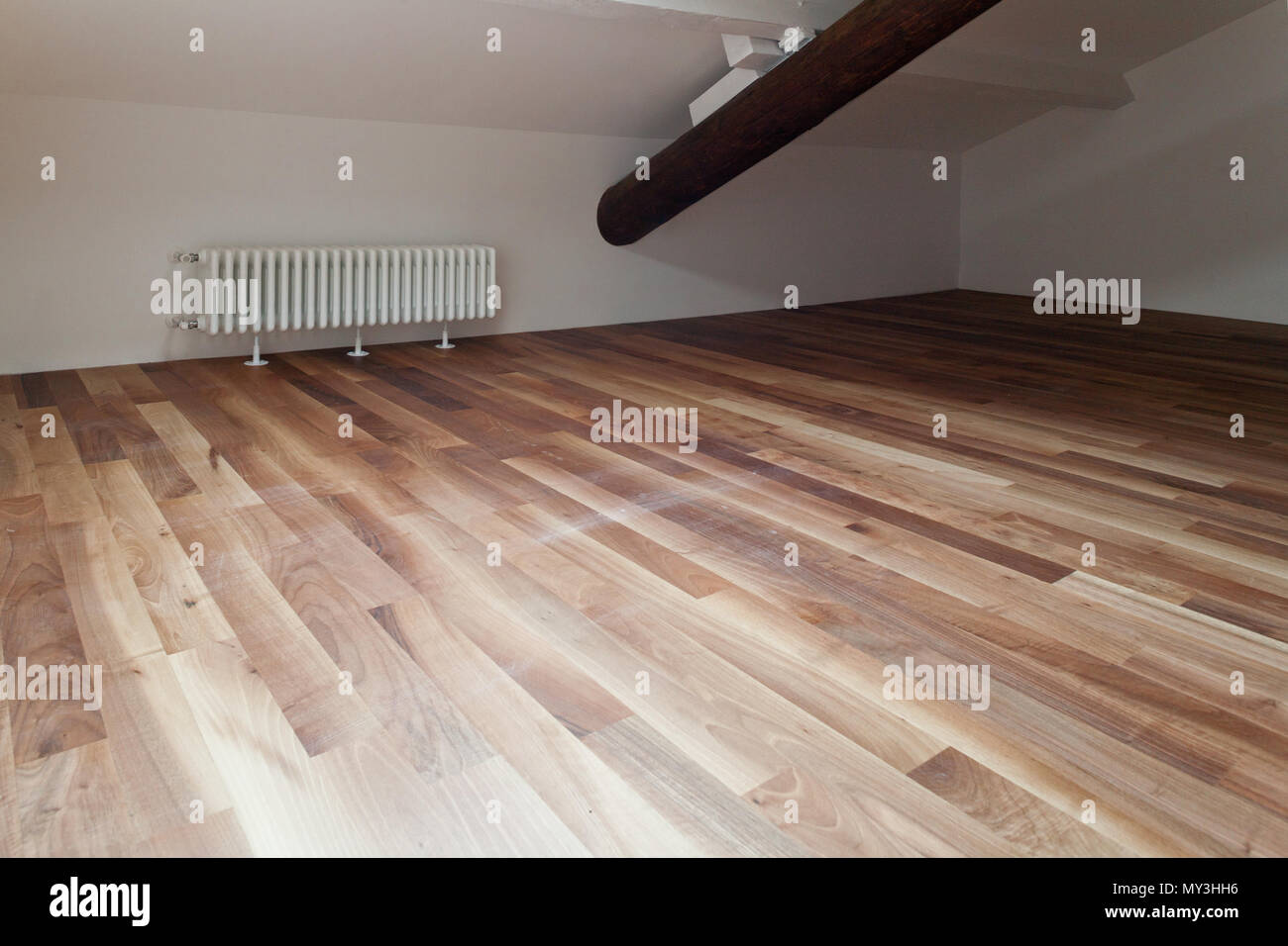 Interior nice loft, wide empty room Stock Photo - Alamy