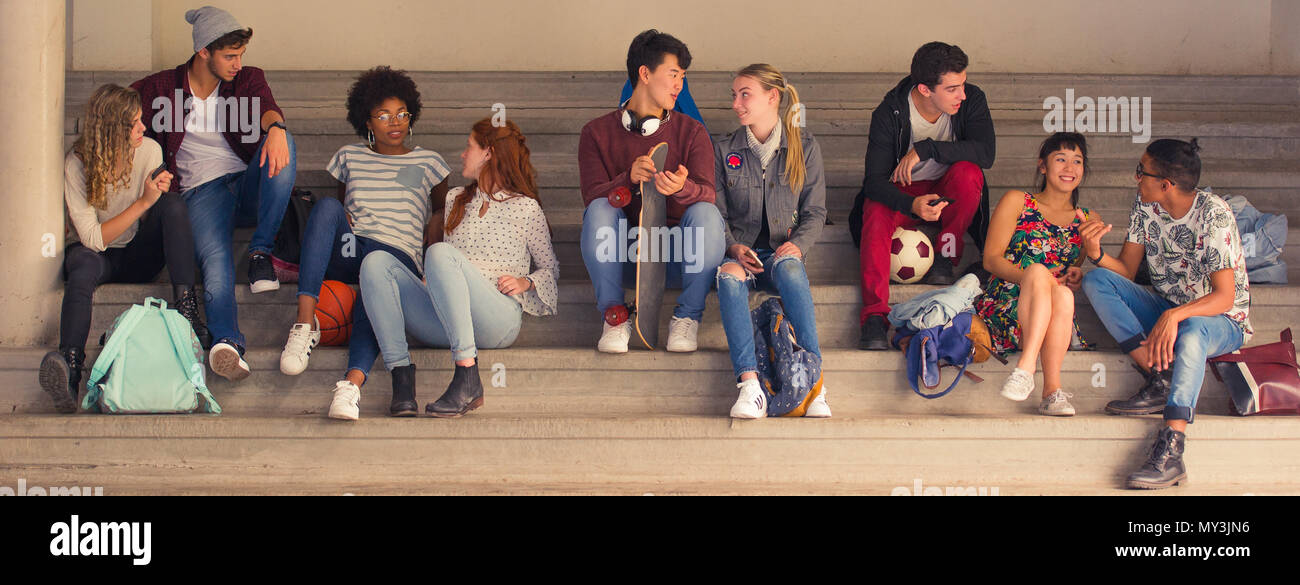 College students hanging out on campus hi-res stock photography and ...
