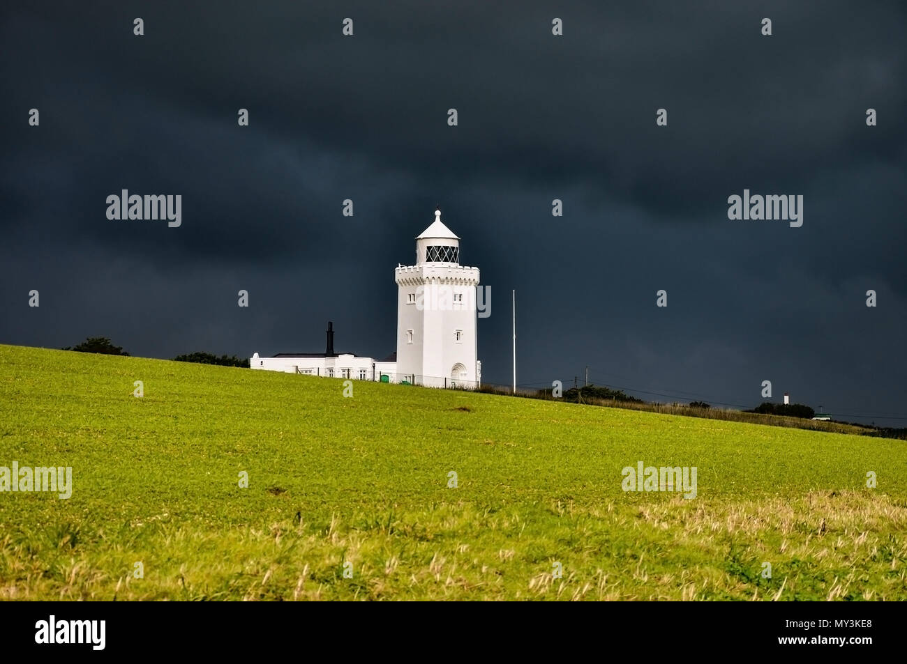Dover cliffs lighthouse hi-res stock photography and images - Alamy