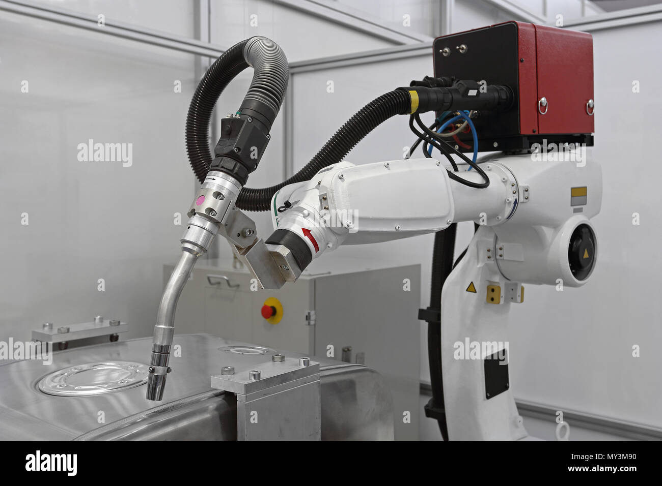 Robot welding hi-res stock photography and images - Alamy