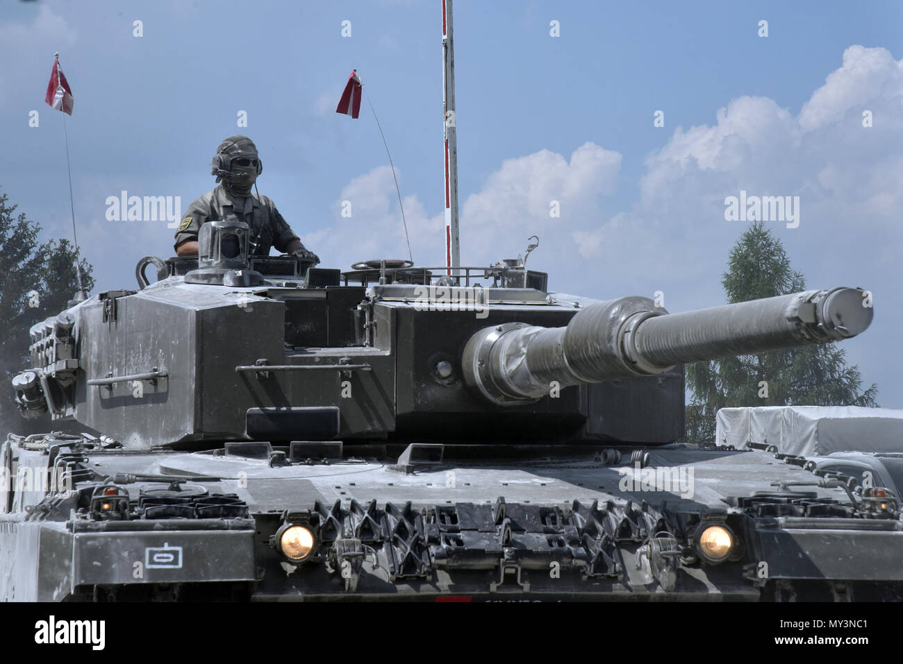 Leopard 2a4 tank hi-res stock photography and images - Alamy