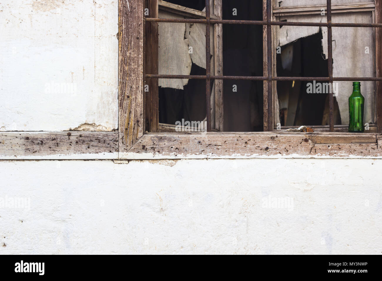 An old white wall and a broken window Stock Photo - Alamy