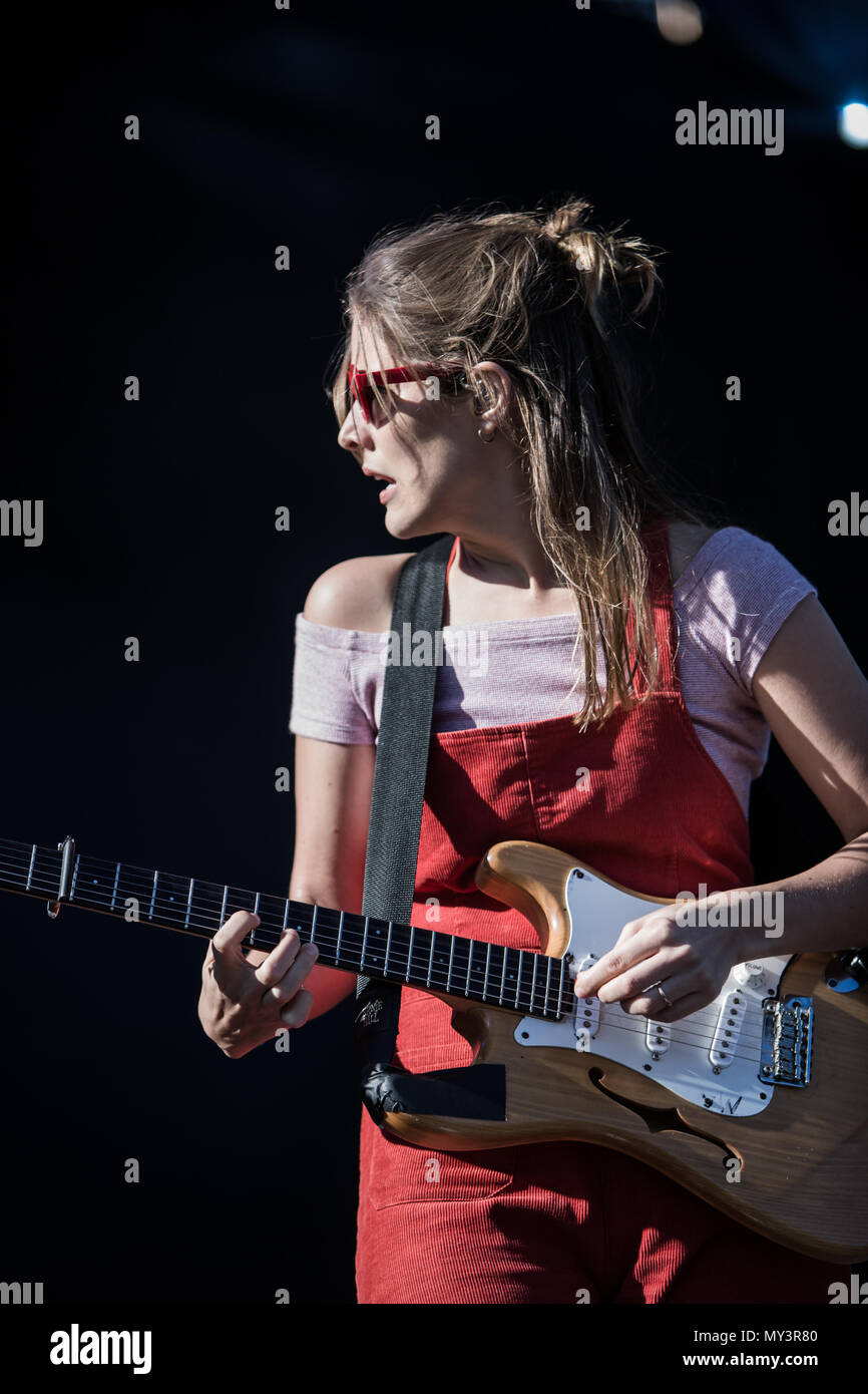 Hannah Joy of Middle Kids performing at the 2018 Field Trip Music ...