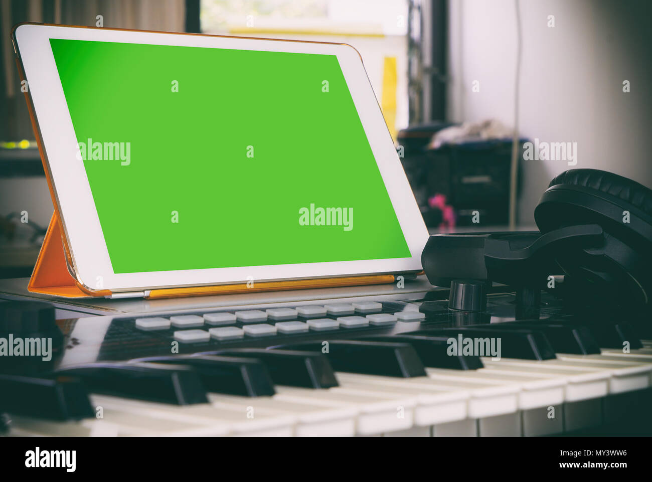Tablet music production application blank screen Stock Photo - Alamy