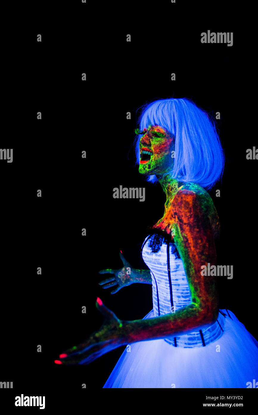 photo session of the girl screaming in Neon photography bright colorful ...